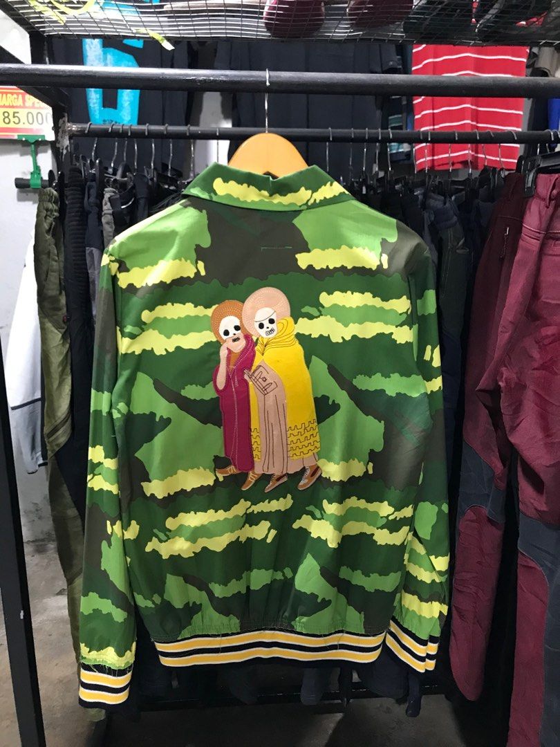 Bomber Jacket Army Trust, Fesyen Pria, Pakaian , Baju Luaran di Carousell
