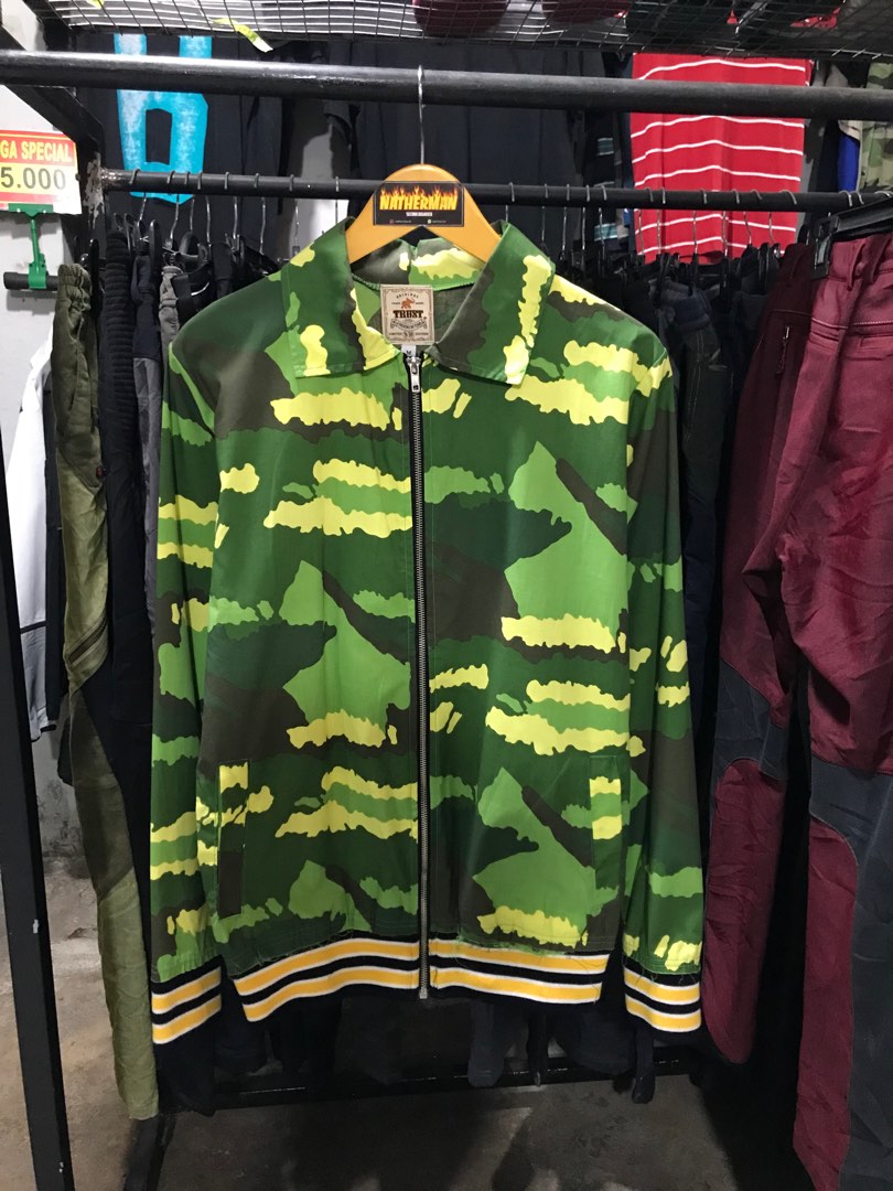 Bomber Jacket Army Trust, Fesyen Pria, Pakaian , Baju Luaran di Carousell
