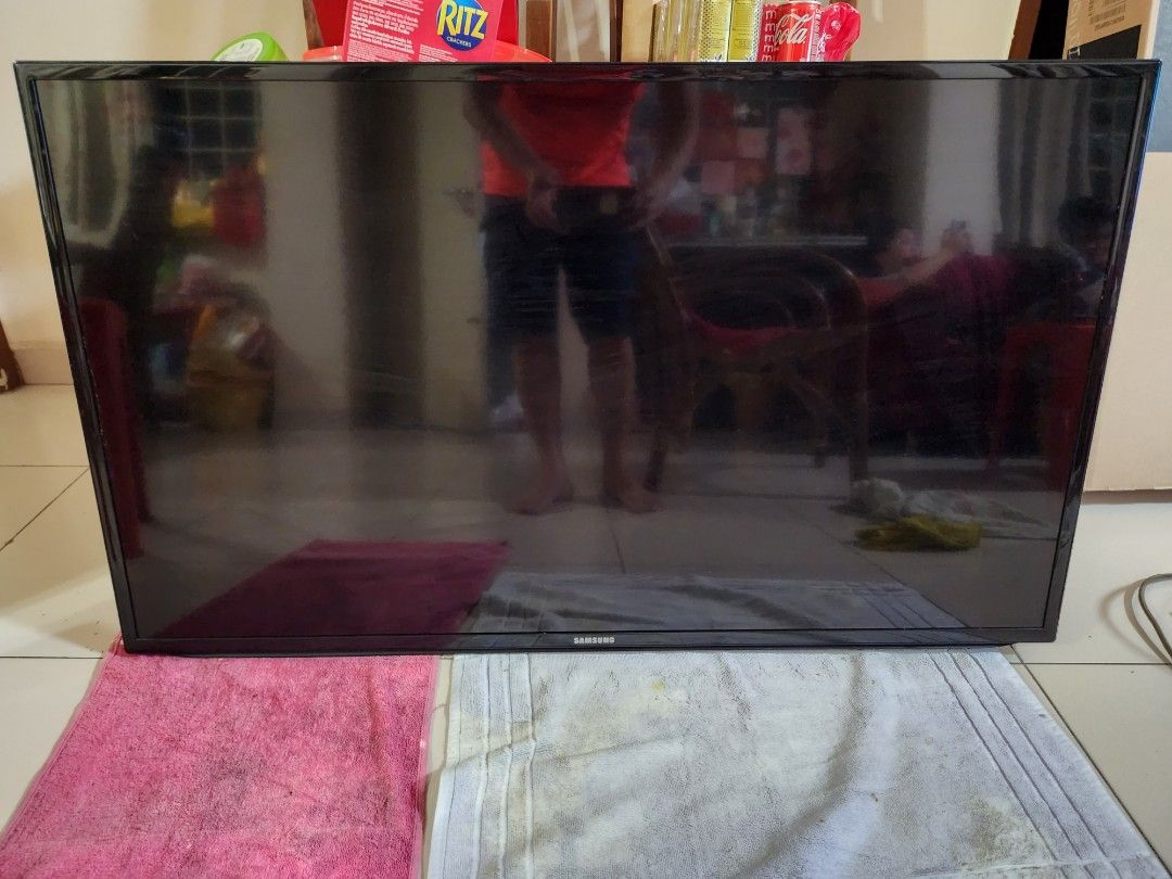 CHEAP! 46" inch Samsung Smart TV. Pls read details below. Perfect ...