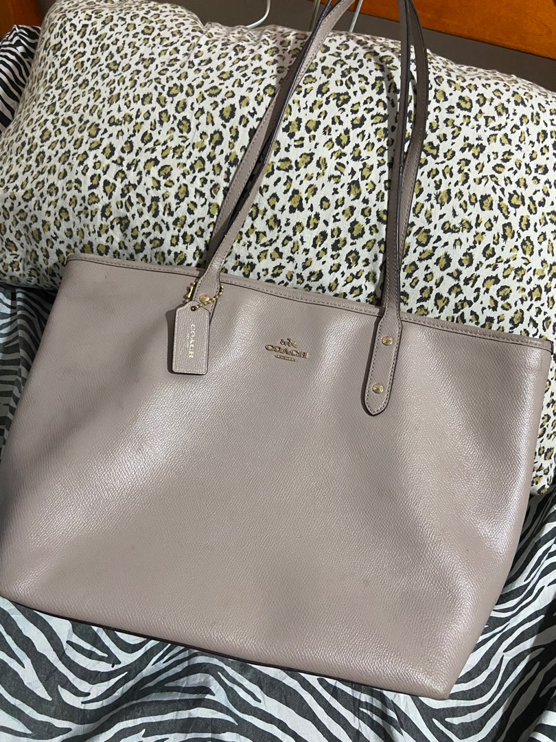 Coach Tote with zipper on Carousell
