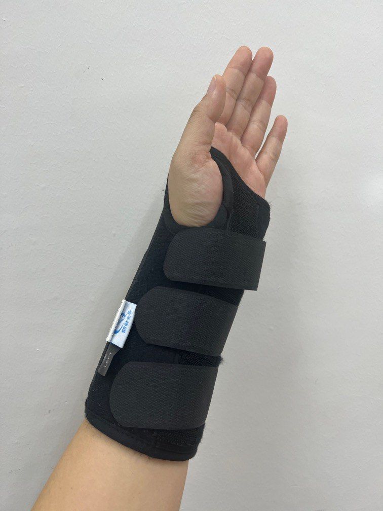 Comfort Wrist Brace Black, Health & Nutrition, Braces, Support ...