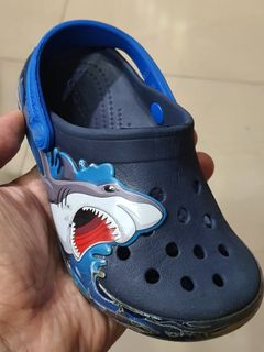 CROCS Kids Crocband Shark Blue Clogs (C9/19.5cm), Babies & Kids, Babies ...