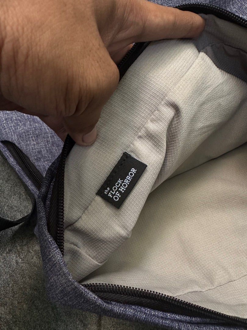 Crumpler floock of horror, Fesyen Pria, Tas & Dompet , Tas Selempang di ...