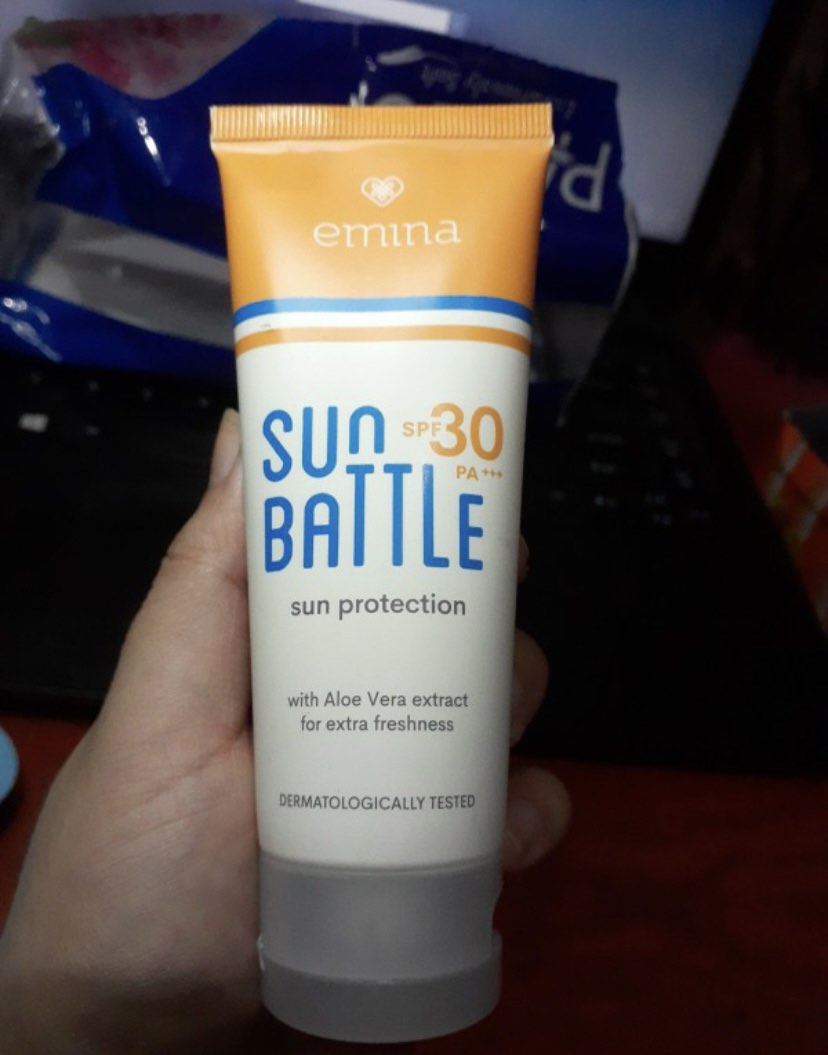 Emina Sunscreen, Kesehatan & Kecantikan, Kulit, Sabun & Tubuh di Carousell
