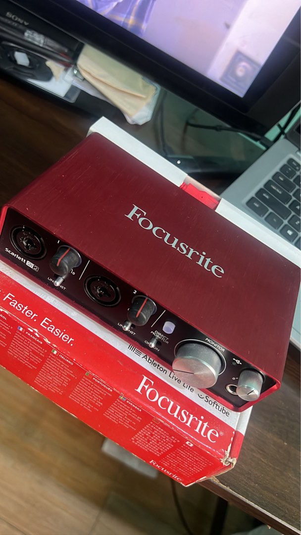 Focusrite Scarlett 2i2 (2nd gen), Hobbies & Toys, Music & Media, Music ...