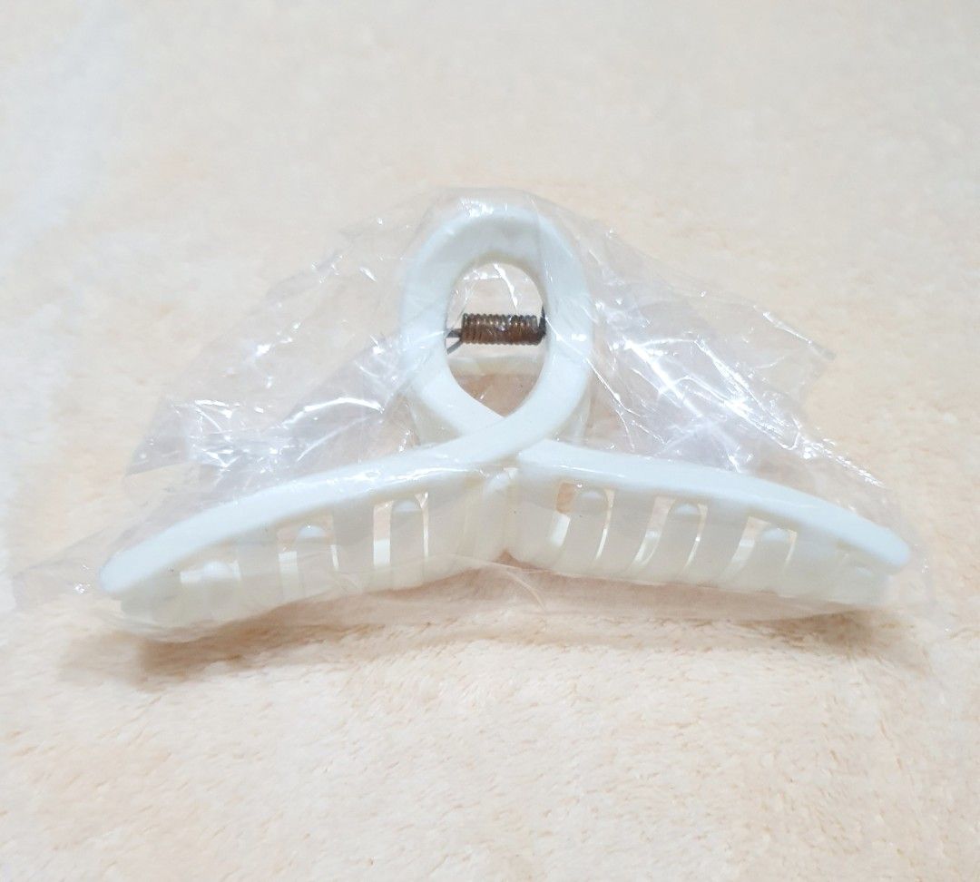 Hair clamp (new) on Carousell