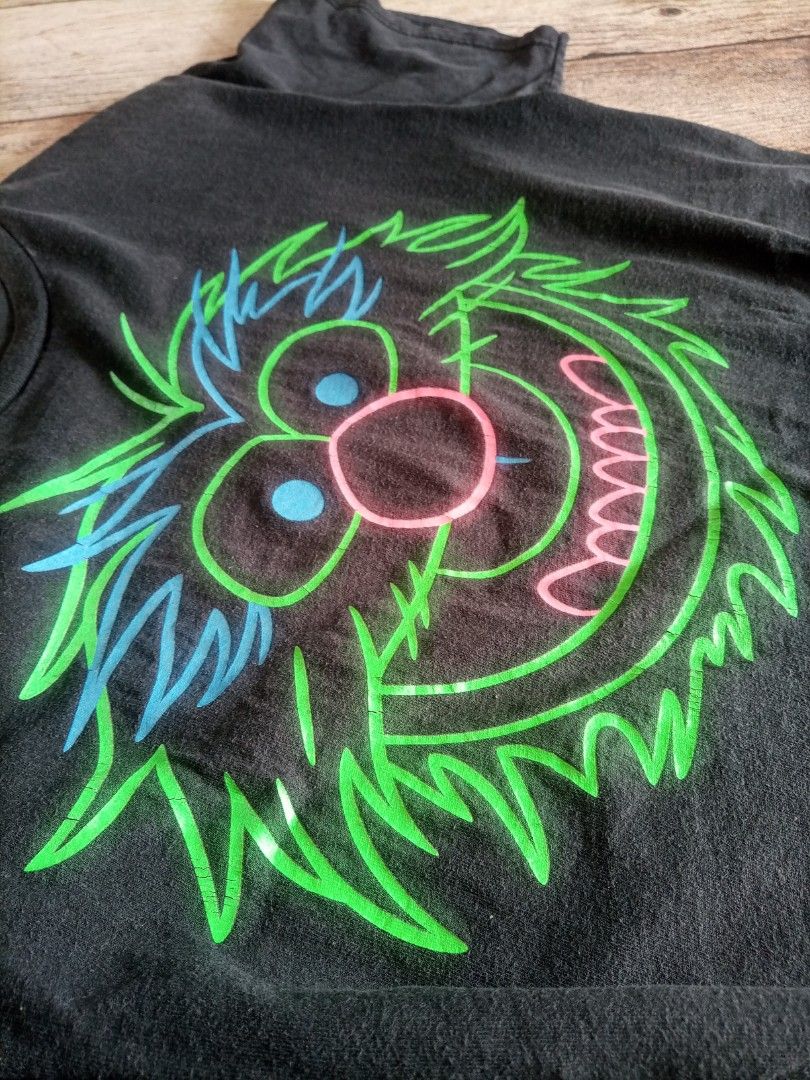 Kaos Sesame street Elmo face neon on Carousell