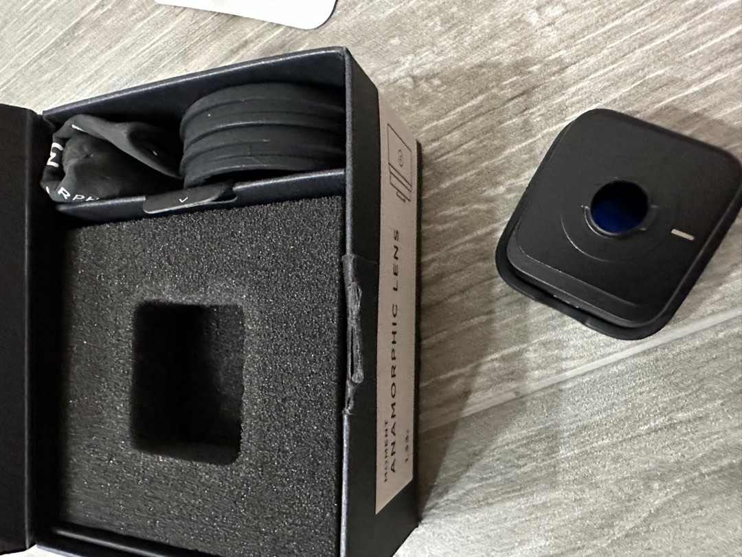 Moment 1.33x Anamorphic Mobile Lens - blue flare, Photography, Lens ...