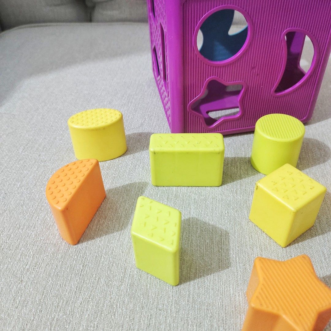 [PLAYSKOOL] Shape sorter box, Hobbies & Toys, Toys & Games on Carousell