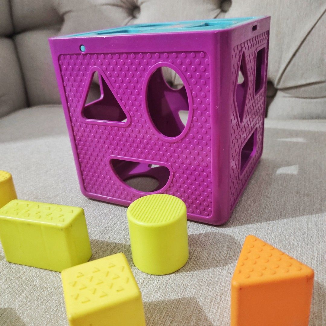 [PLAYSKOOL] Shape sorter box, Hobbies & Toys, Toys & Games on Carousell