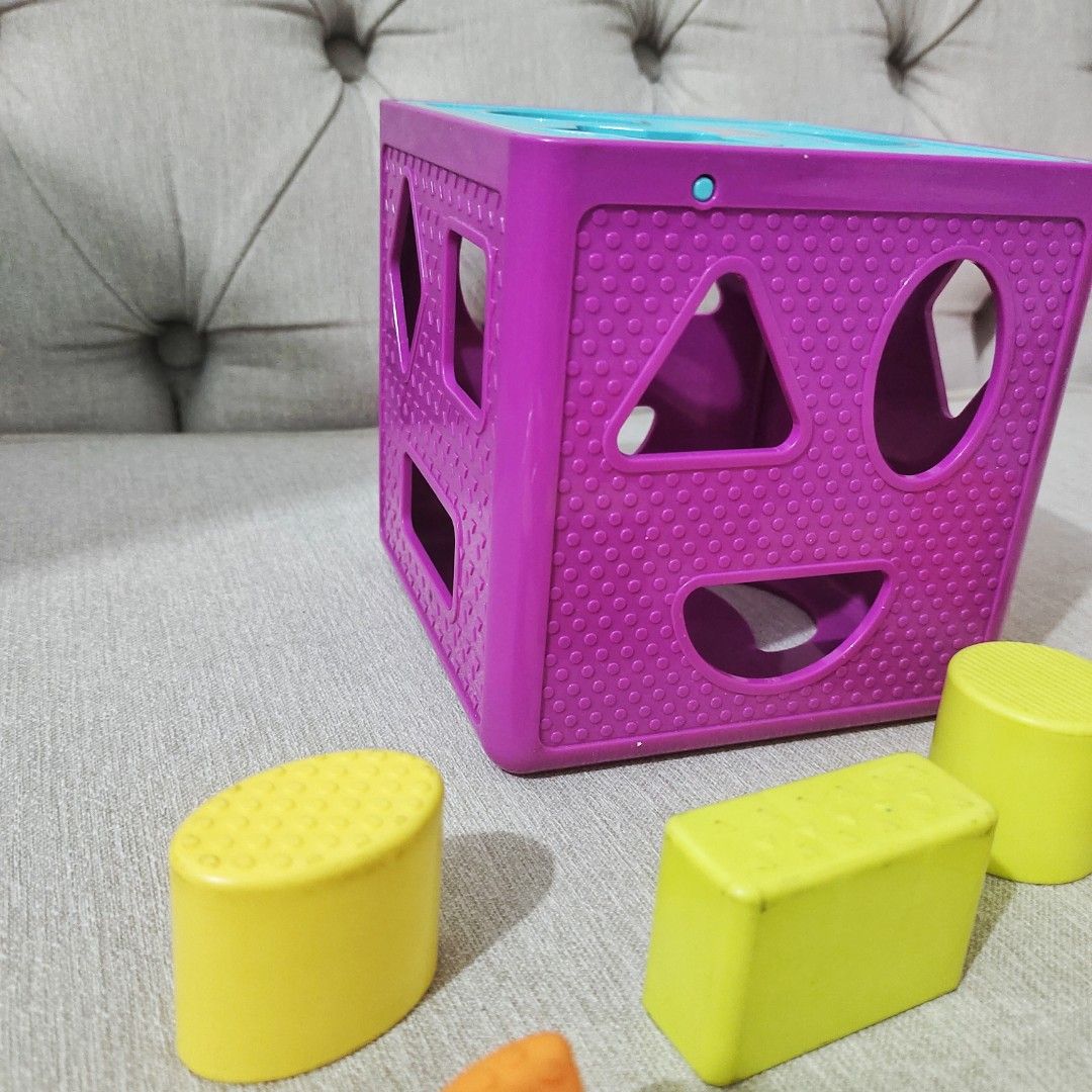 [PLAYSKOOL] Shape sorter box, Hobbies & Toys, Toys & Games on Carousell