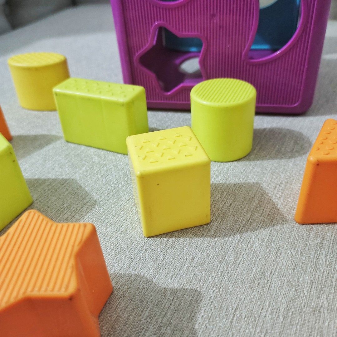[PLAYSKOOL] Shape sorter box, Hobbies & Toys, Toys & Games on Carousell