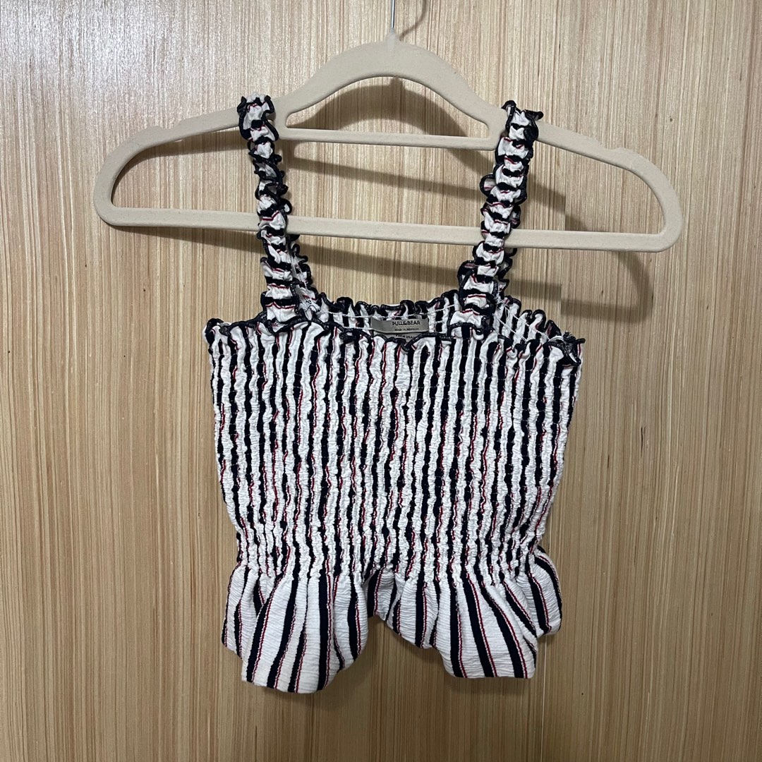 Pull&Bear Top, Women's Fashion, Tops, Others Tops on Carousell