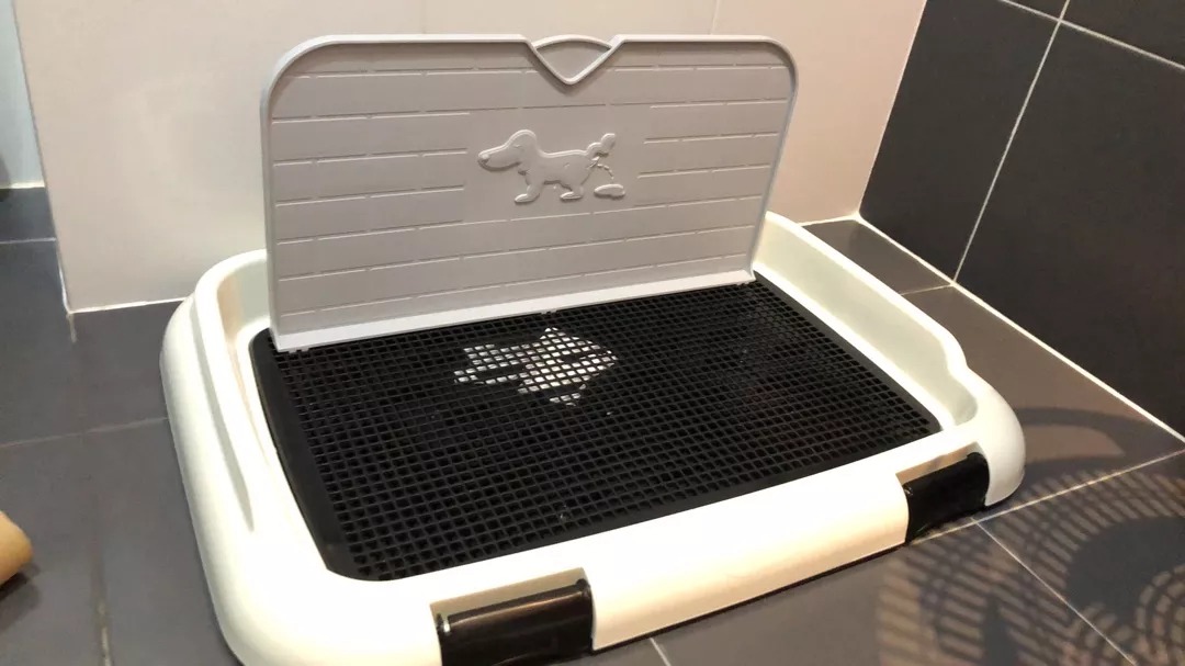 READY STOCK Large & Small Size Dog Pee Tray with Wall and Pillar Toilet ...