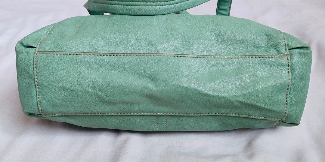 Authentic Relic by Fossil mint green shoulder bag, Women's Fashion ...