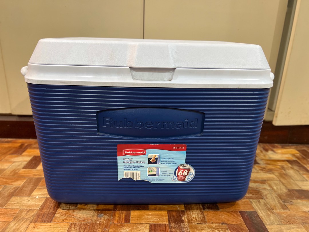 Rubbermaid Cooler 48qt in EUC on Carousell