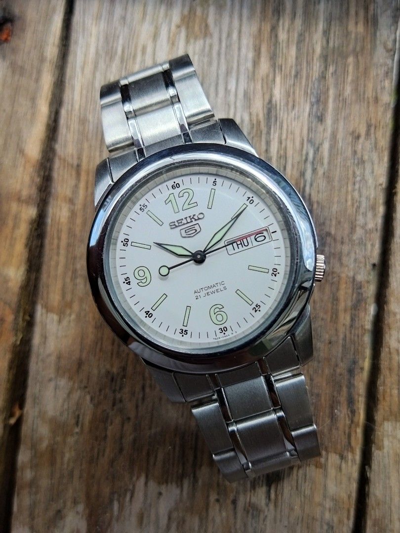Seiko SNKE57, Men's Fashion, Watches & Accessories, Watches on Carousell