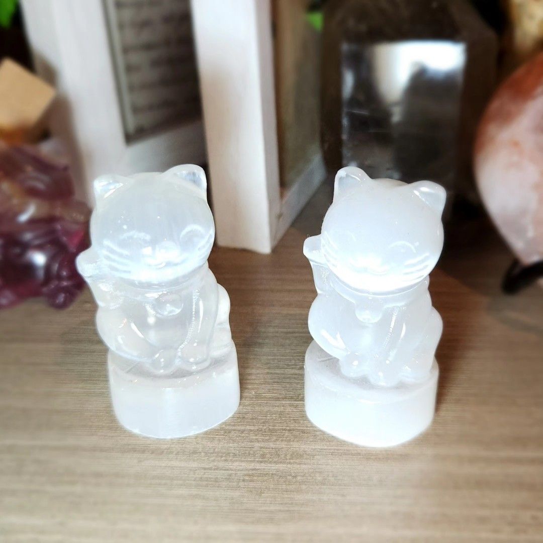 Selenite Fortune Cat Figurine, Women's Fashion, Jewelry & Organisers ...