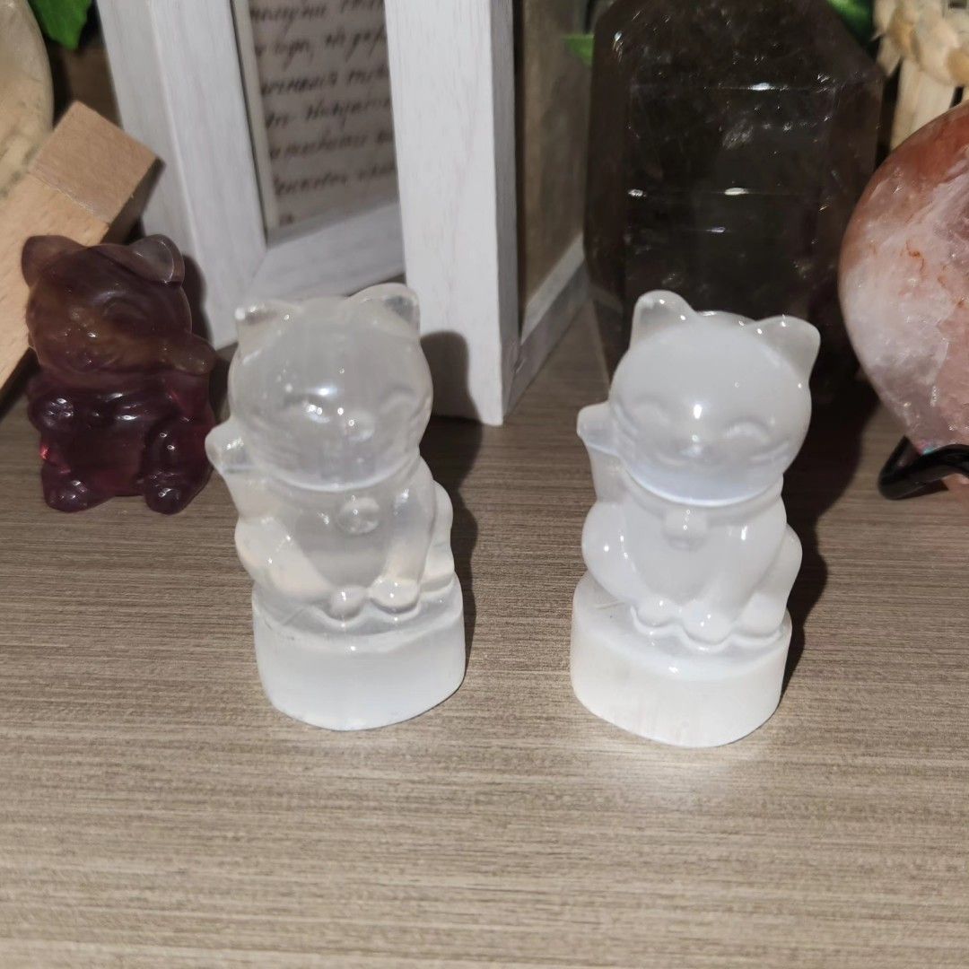 Selenite Fortune Cat Figurine, Women's Fashion, Jewelry & Organisers ...