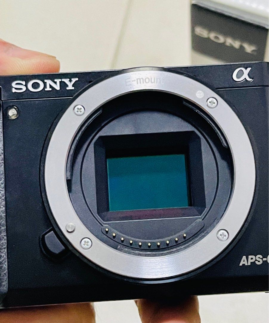Sony a6000 with only 87 shutter count, Photography, Cameras on Carousell