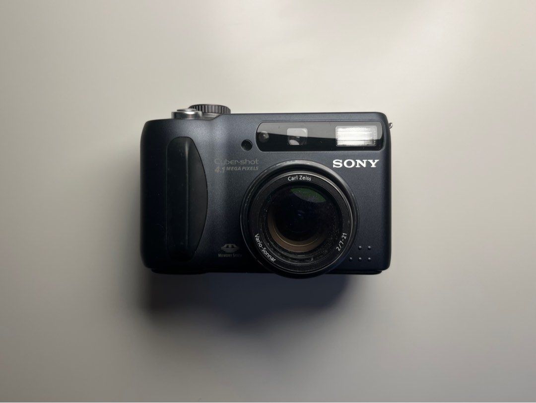 Sony Cybershot DSC-S85 - Digital Camera, Photography, Cameras on Carousell
