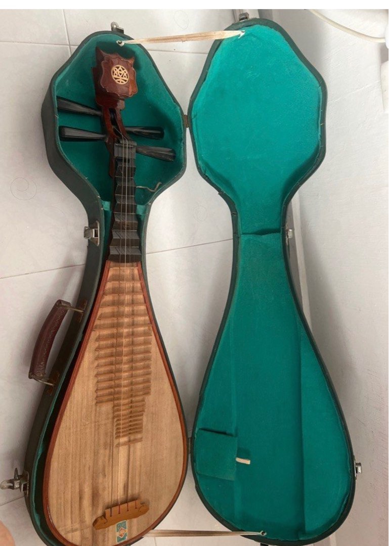 traditional Pipa used in school, Hobbies & Toys, Music & Media, Musical ...