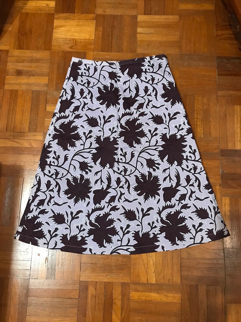 Y2K Batik Style Skirt, Women's Fashion, Bottoms, Skirts on Carousell