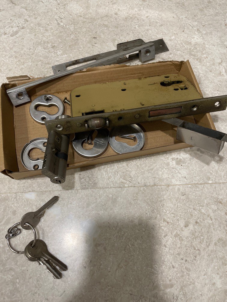 Yale main door lock set, Furniture & Home Living, Security & Locks ...
