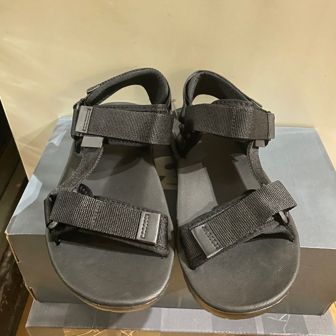全新 似Teva 休閒運動涼鞋 24cm(24.5也可穿） 帶子前面後面都可調節 工裝 山系 日系, 她的時尚, 鞋類, 涼拖鞋在旋轉拍賣
