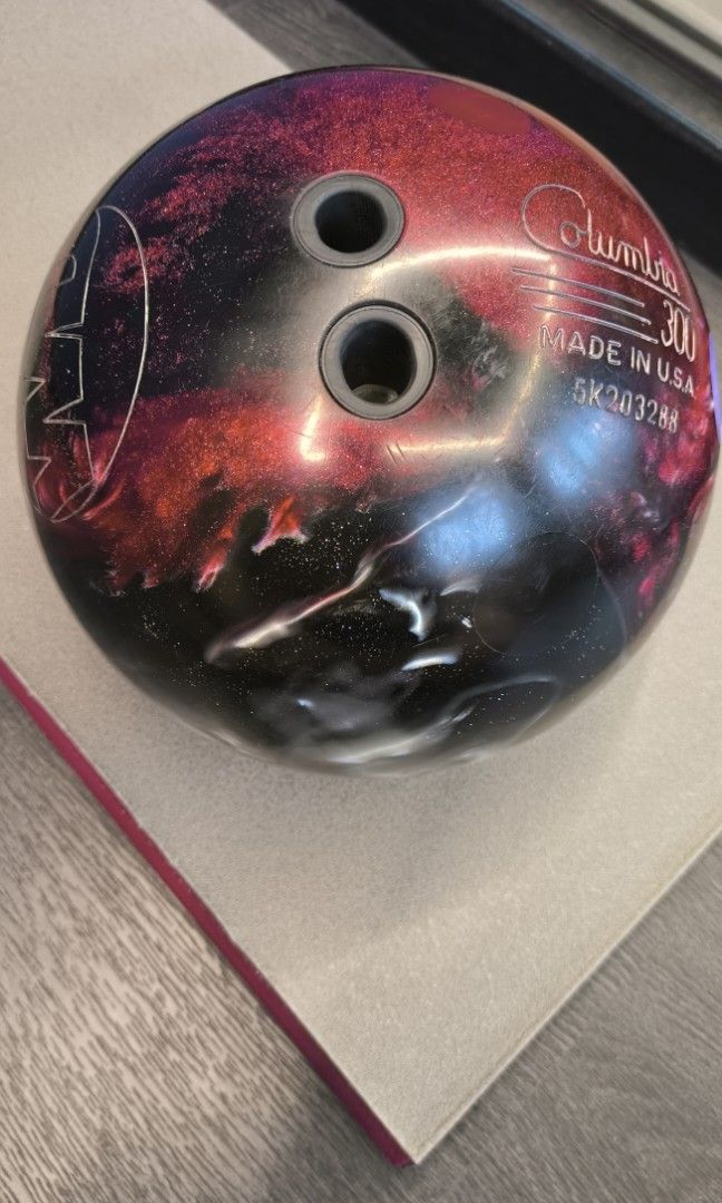 Bowling ball - White dot polyester 13+ lbs, Sports Equipment, Sports ...