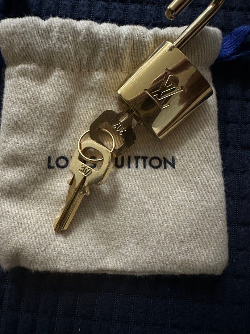 Brandnew padlock and keys, Luxury, Accessories on Carousell