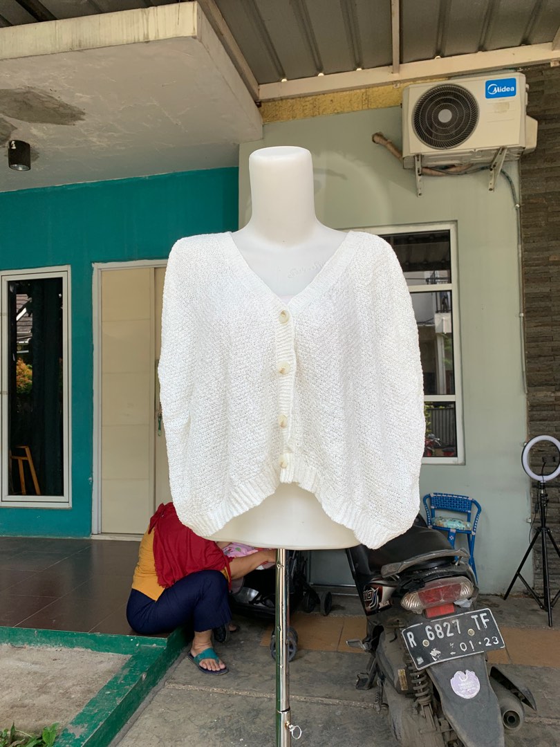 Cardigan Putih #3 ‼️SALE RAJUT PREMIUM‼️, Fesyen Wanita, Pakaian Wanita ...