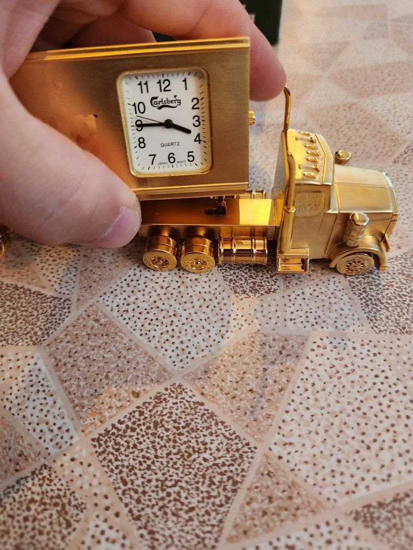 Carlsberg Clock Metal Truck Trailer, Hobbies & Toys, Memorabilia ...