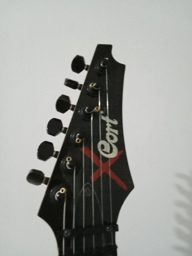 Cort electric guitar, Hobbies & Toys, Music & Media, Musical ...
