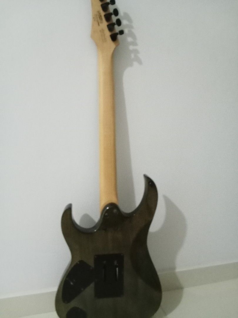 Cort electric guitar, Hobbies & Toys, Music & Media, Musical ...