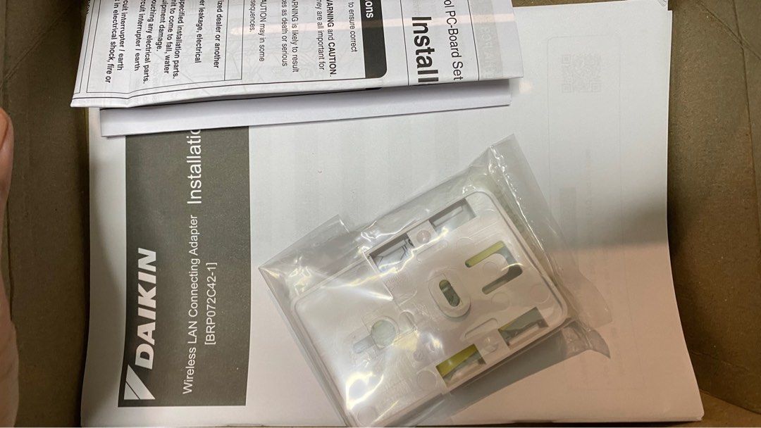 Daikin air cond interface adapter BRP072C42, Mobile Phones & Gadgets ...