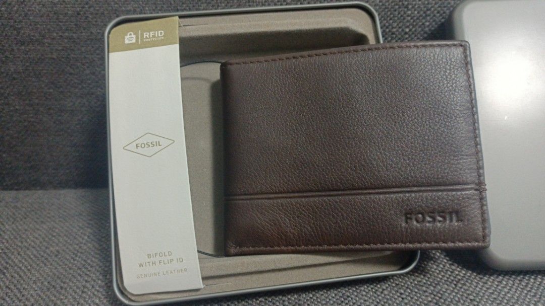 Fossil RFID protected wallet, Men's Fashion, Watches & Accessories ...