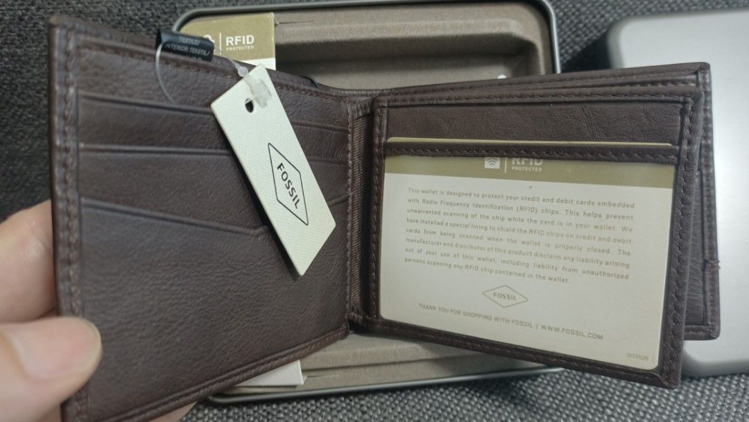 Fossil RFID protected wallet, Men's Fashion, Watches & Accessories ...