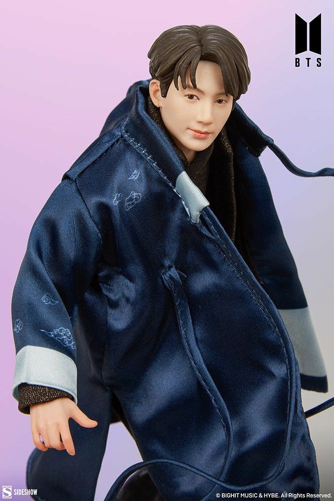BTS Jung Kook Deluxe Sideshow 9" Statue, Hobbies & Toys, Memorabilia ...