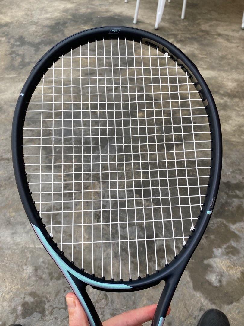 Head Gravity Pro 2023 Grip 2, 運動產品, 運動與體育, 運動與體育 - 球拍和球類運動 - Carousell