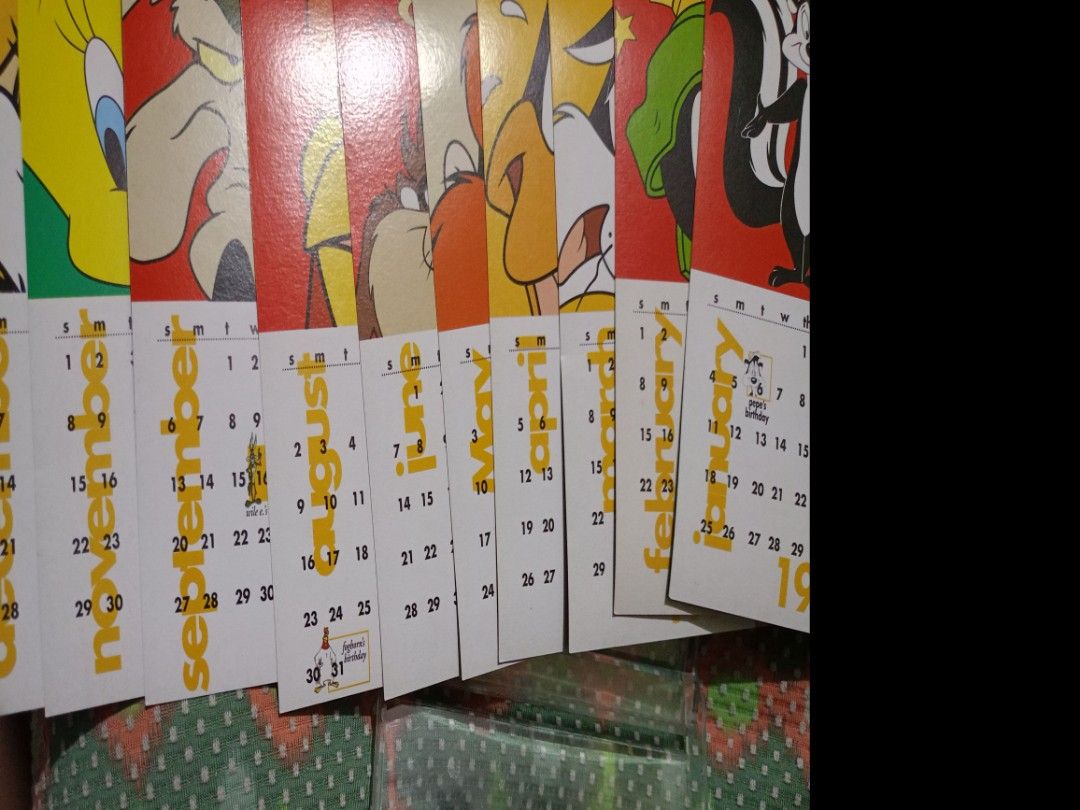 Kalender 1998 warner bros studio store, Antik, Lainnya di Carousell
