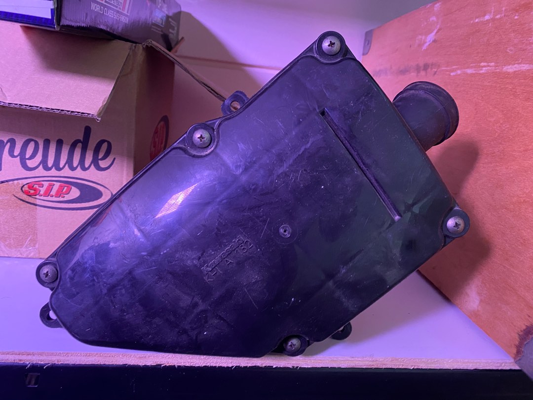 Kawasaki W175 original air box, Motorcycles, Motorcycle Accessories on ...
