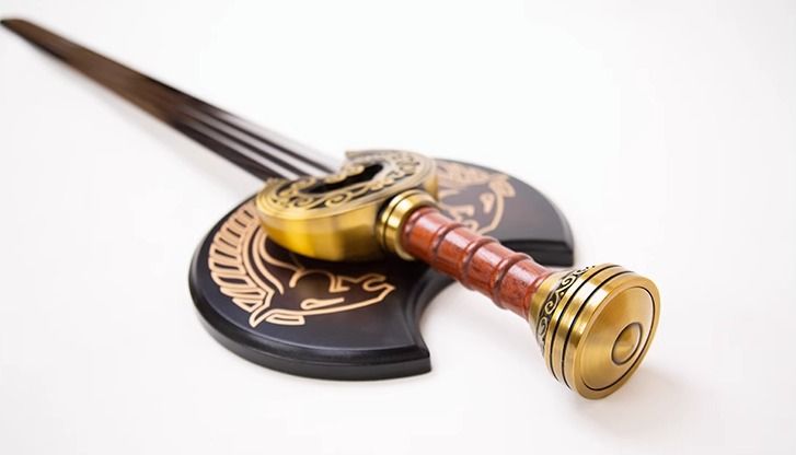 LOTR : King Theoden of Rohan Prop Herugrim (Comes with Wall Plaque ...