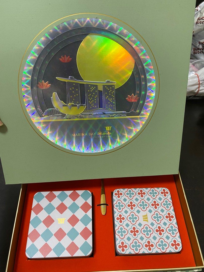 Mbs LED mooncakes box, Food & Drinks, Gift Baskets & Hampers on Carousell