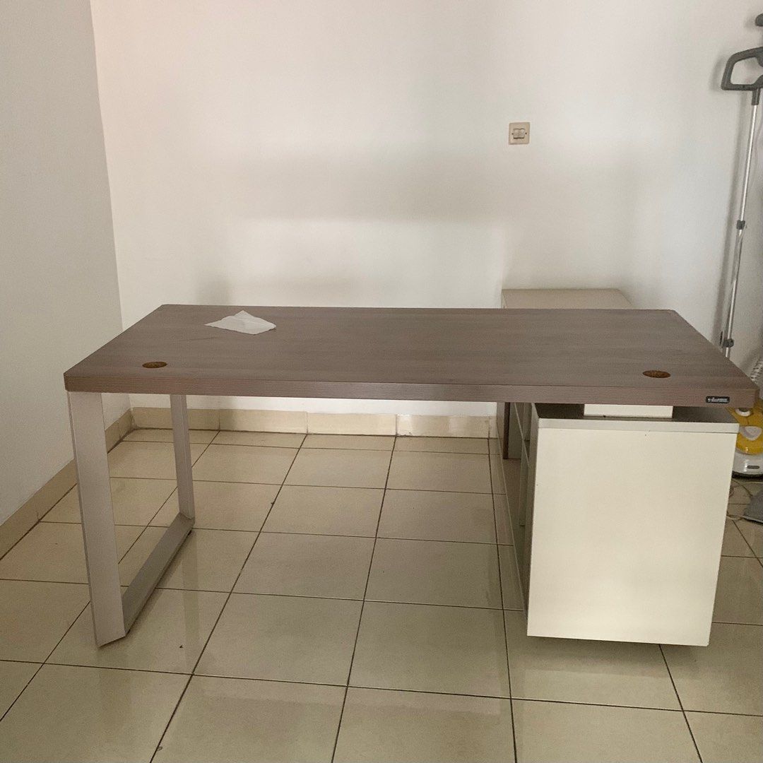 Meja Kantor Informa Monthana, Perabotan Rumah di Carousell