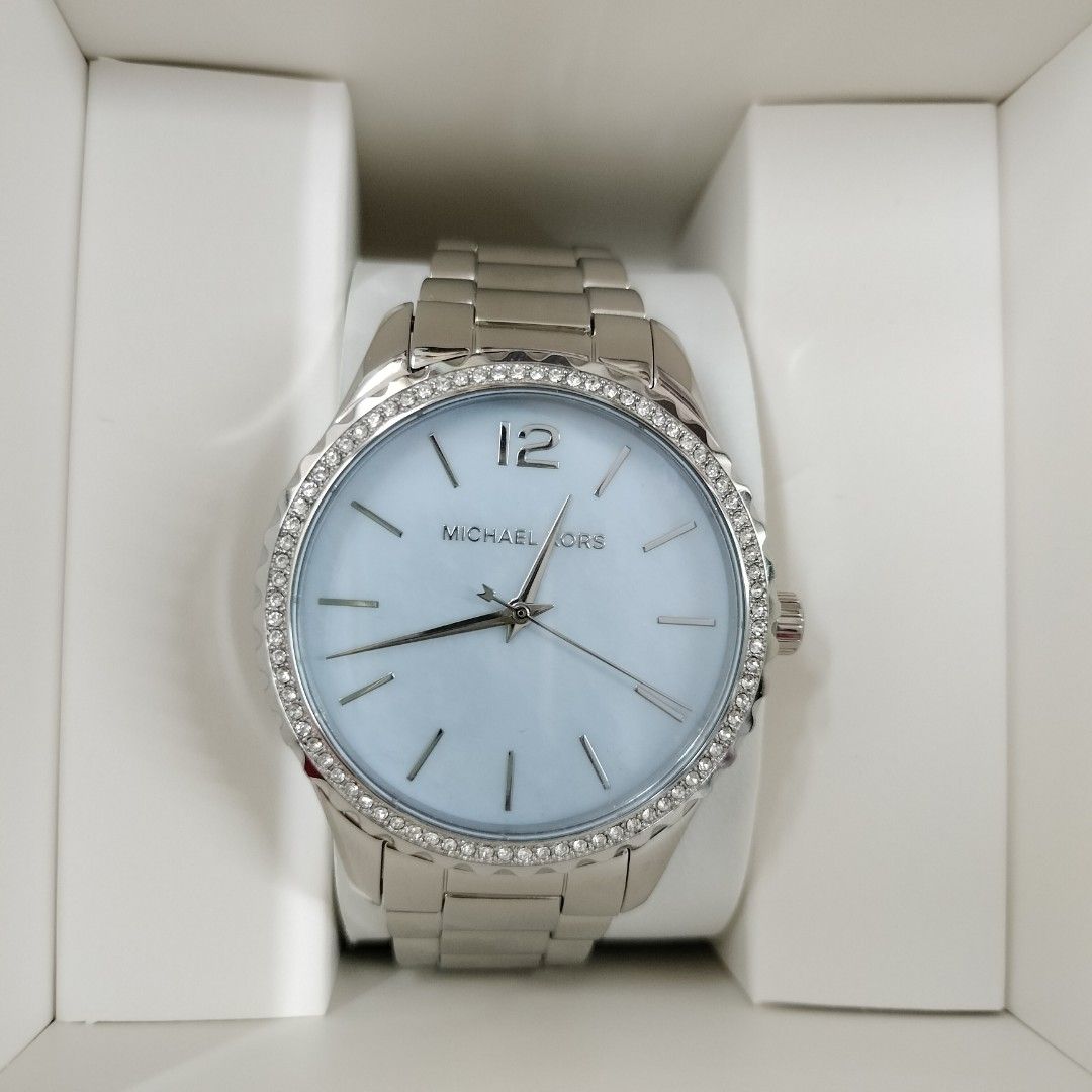 MICHAEL KORS LAYTON CRYSTAL BLUE DIAL LAZIEST on Carousell