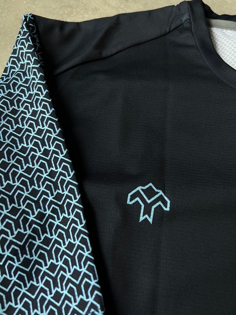 Rapha Melbourne tee, Men's Fashion, Activewear on Carousell