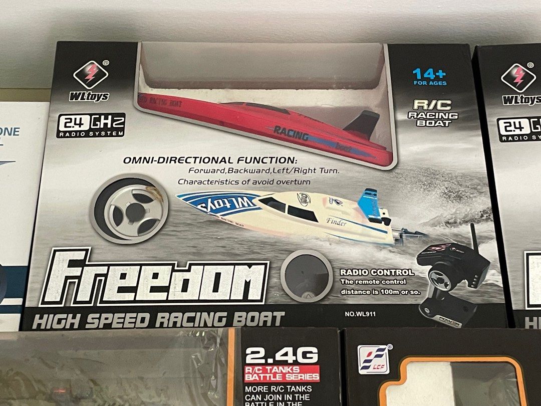 Remote control boat, Hobbies & Toys, Toys & Games on Carousell