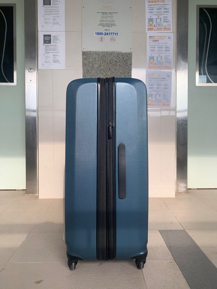 RICARDO Beverly Hills Navy Blue TSA 007 Large 28” 4 Wheel Luggage ...