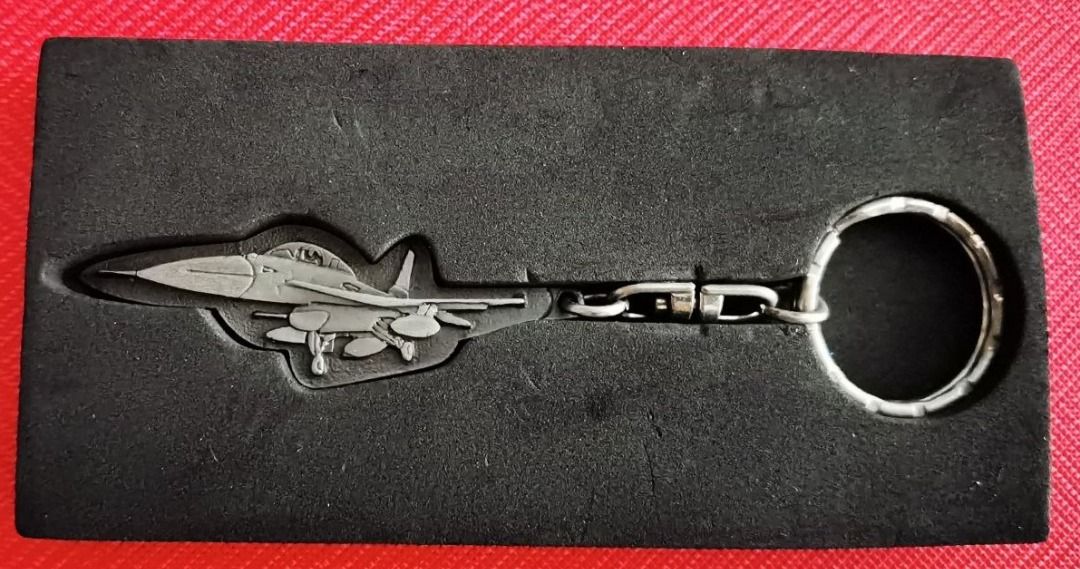 RSAF F16 Keychain, Hobbies & Toys, Memorabilia & Collectibles, Vintage ...